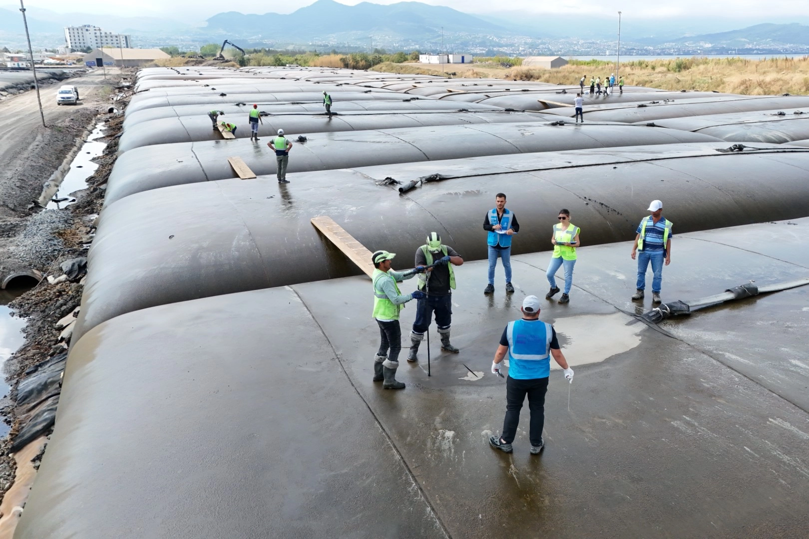 İzmit Körfezi’nde 57 hektarlık alan temizlendi... Körfez dip çamurdan ...