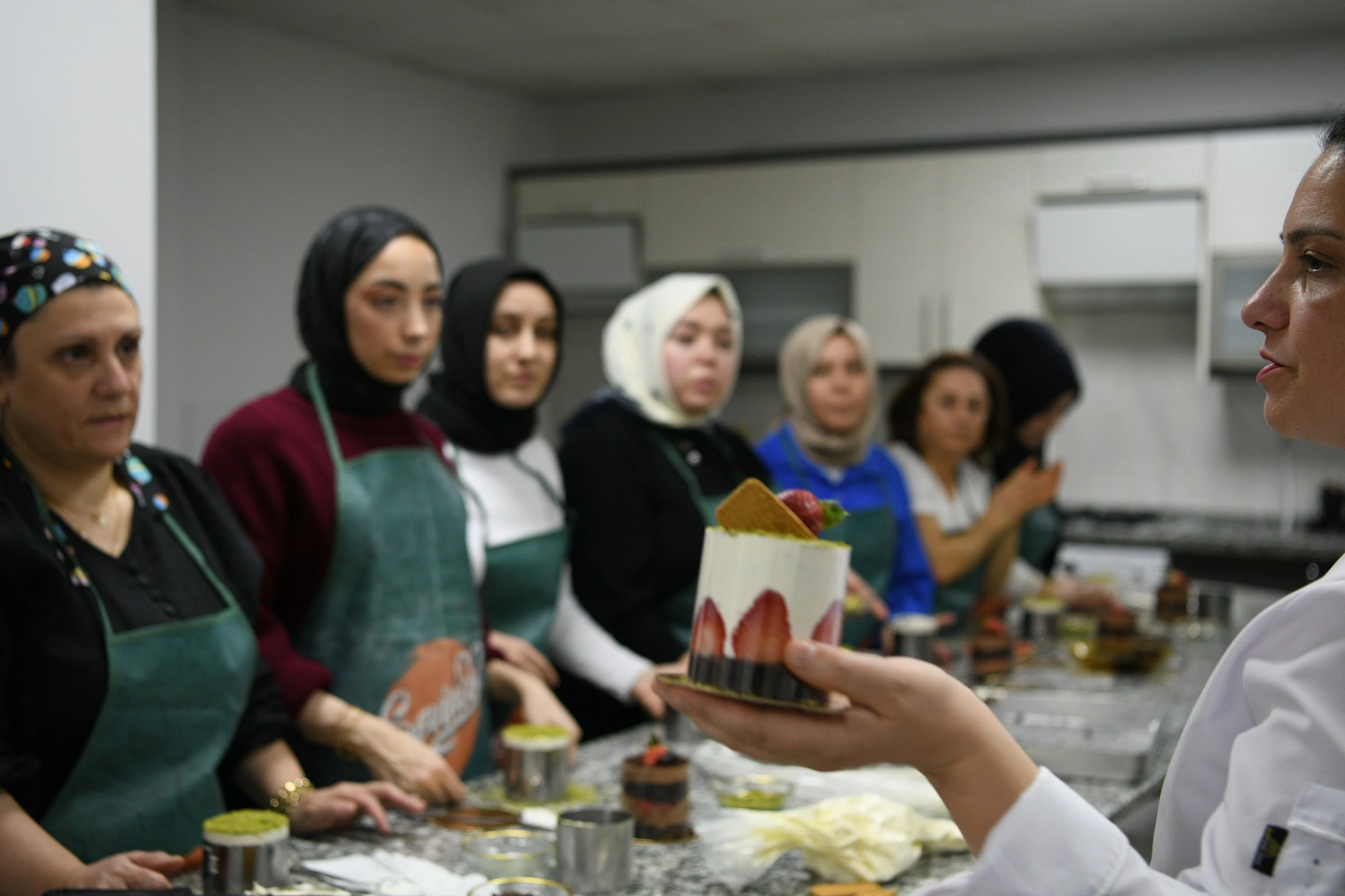 Kocaeli Çayırova'da yeni pasta şefleri yetişiyor - iskenderun